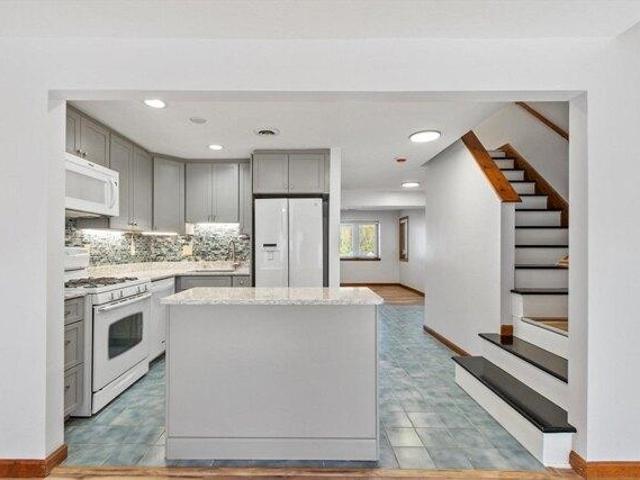 2 bedroom, Leominster MA 01453 103809783