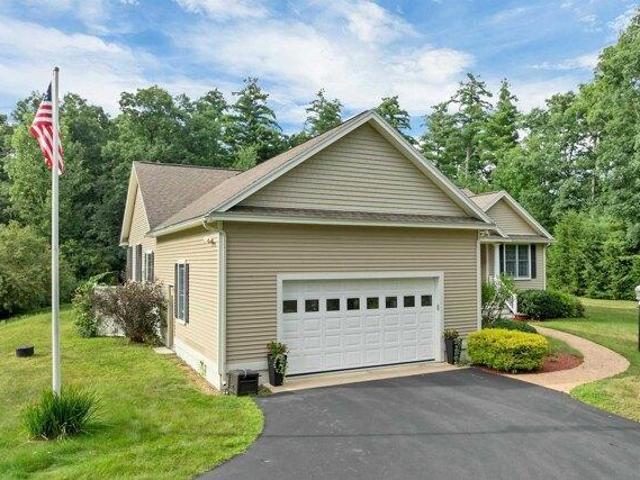 2 bedroom, Litchfield NH 03052 105116079