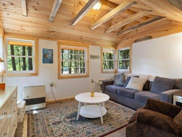 2 bedroom, Livermore ME 04253 104042429