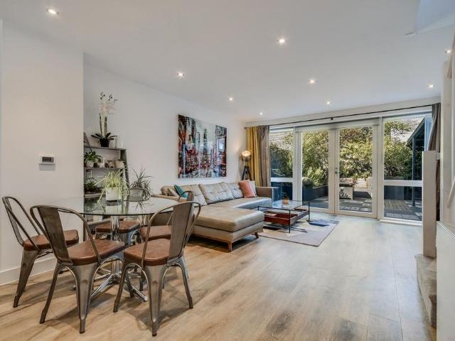 2 bedroom link detached house to rent