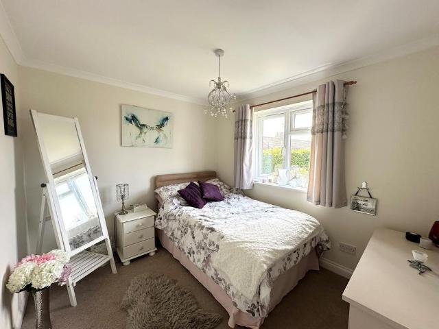2 bedroom link detached house to rent