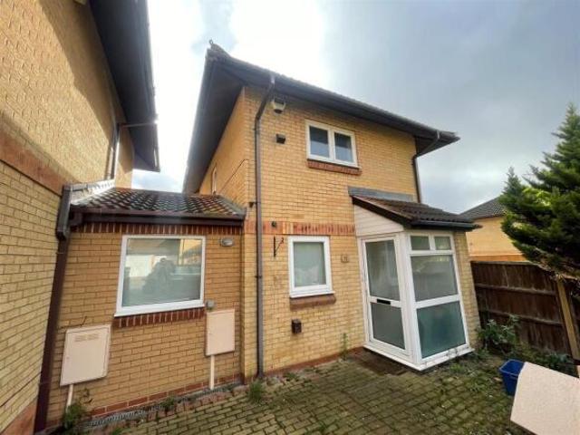 2 bedroom link detached house to rent