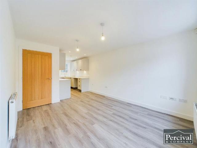 2 bedroom link detached house to rent