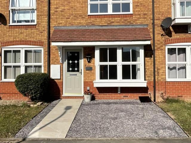 2 bedroom link detached house to rent