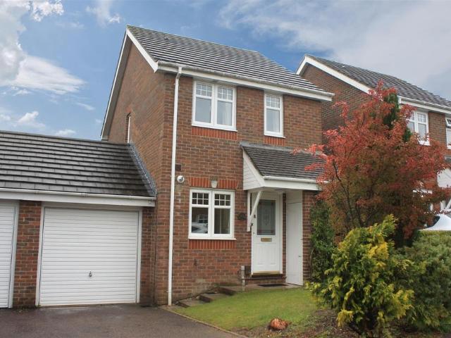 2 bedroom link detached house to rent