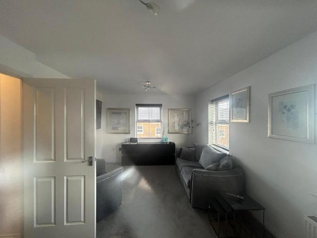2 bedroom link detached house to rent