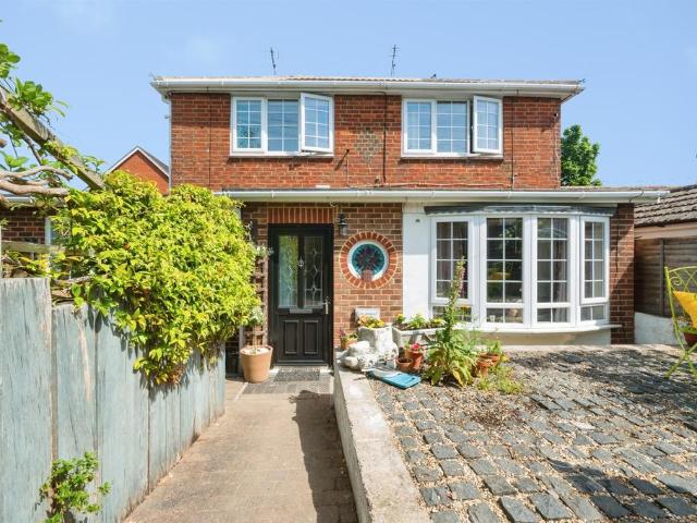 2 bedroom link detached house for sale