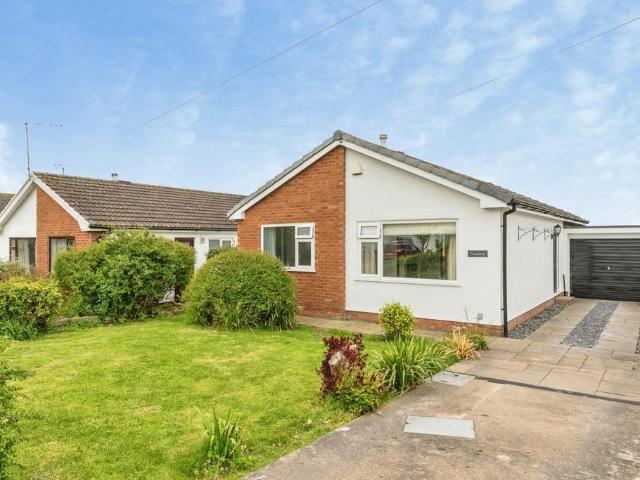 2 bedroom link detached house for sale