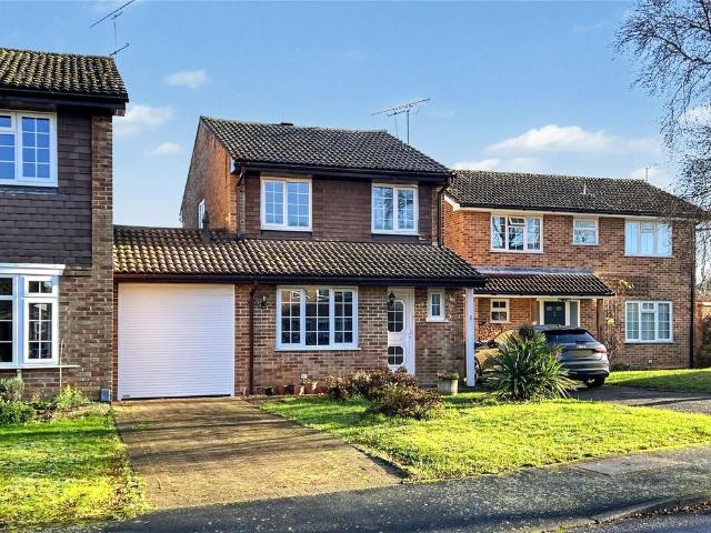 2 bedroom link detached house for sale