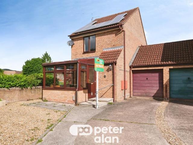 2 bedroom link detached house for sale