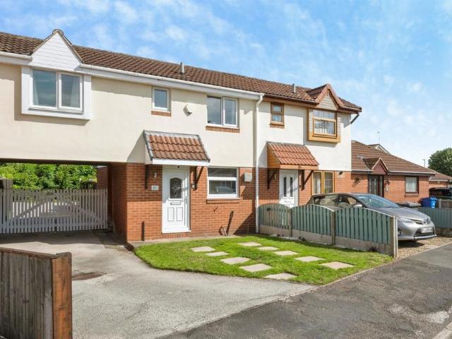 2 bedroom link detached house for sale