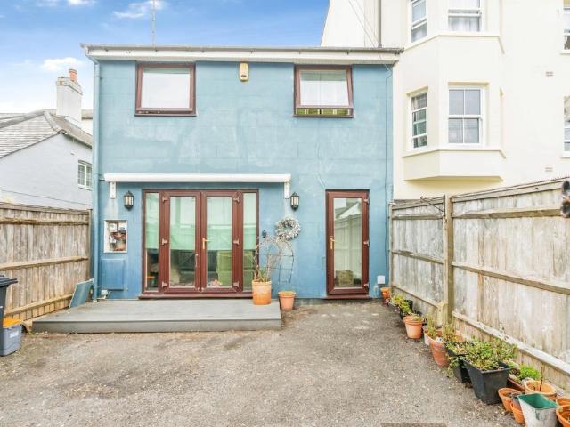2 bedroom link detached house for sale