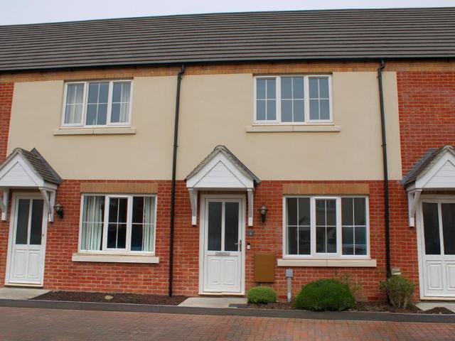 2 bedroom link detached house for sale
