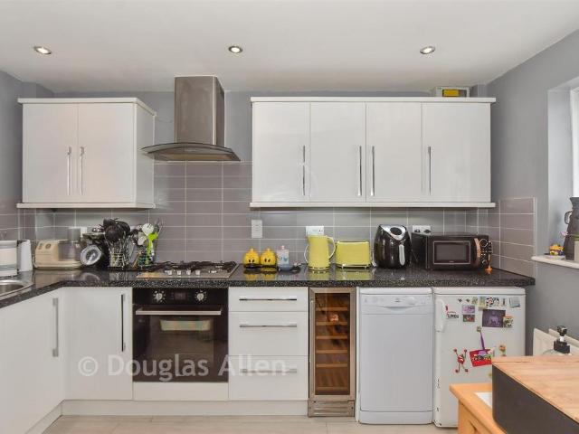 2 bedroom link detached house for sale