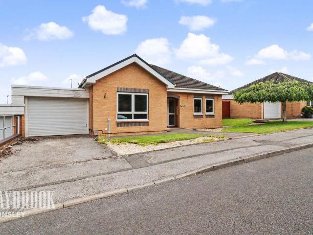 2 bedroom link detached house for sale