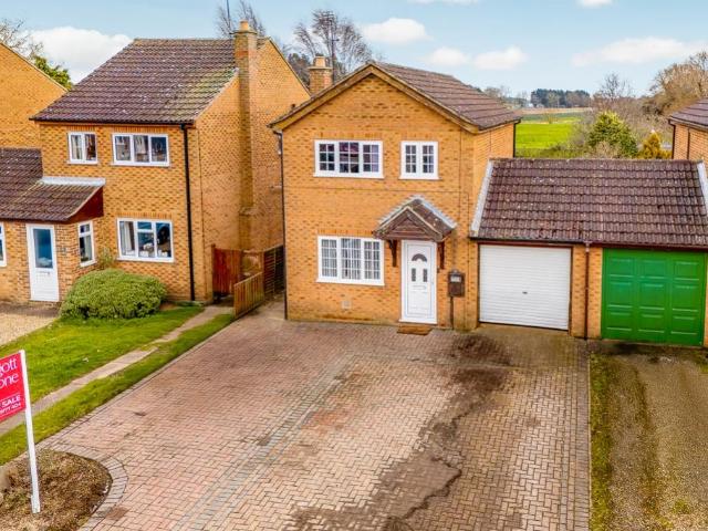 2 bedroom link detached house for sale