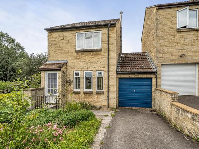 2 bedroom link detached house for sale