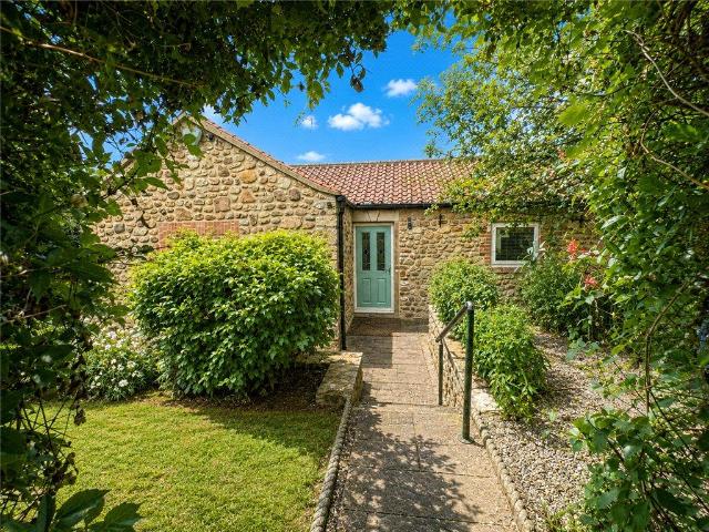 2 bedroom link detached house for sale