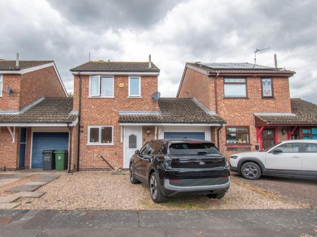 2 bedroom link detached house for sale
