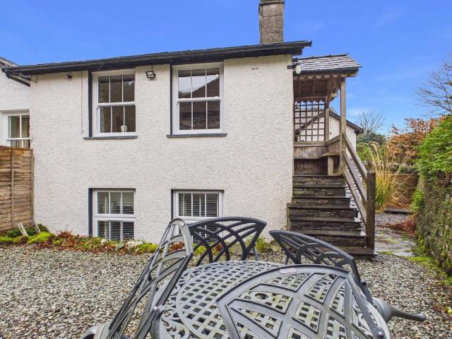 2 bedroom link detached house for sale