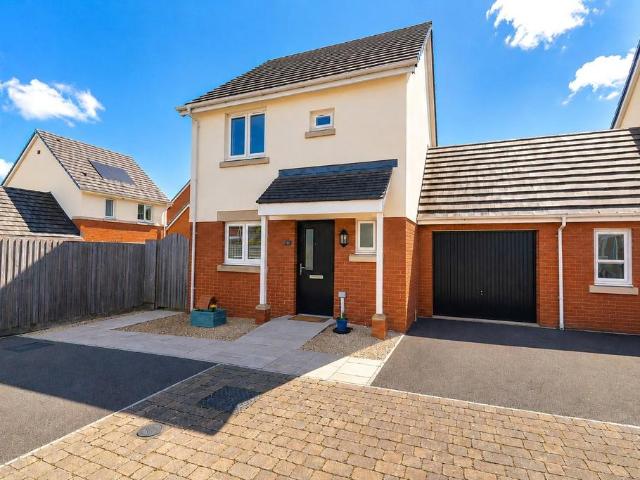 2 bedroom link detached house for sale