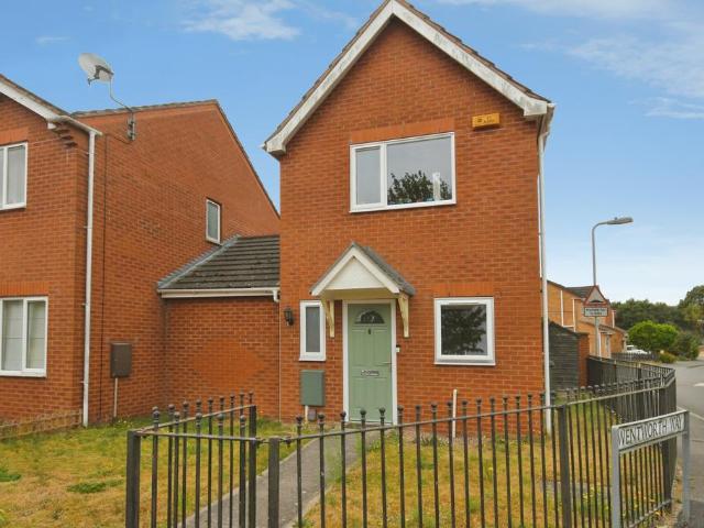 2 bedroom link detached house for sale