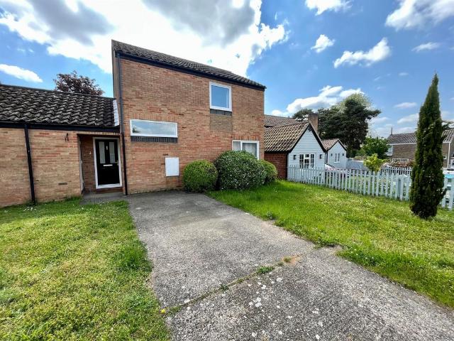 2 bedroom link detached house for sale