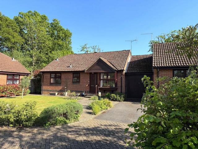 2 bedroom link detached house for sale