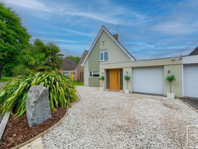 2 bedroom link detached house for sale