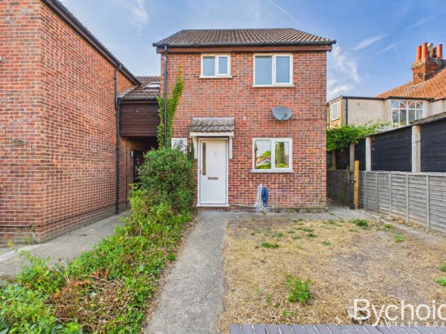 2 bedroom link detached house for sale