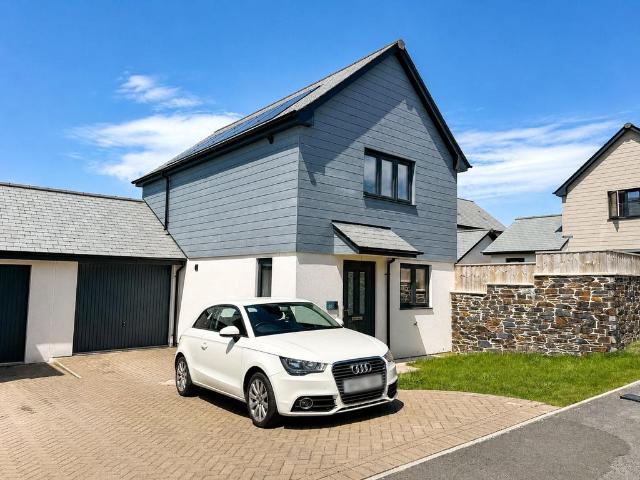 2 bedroom link detached house for sale
