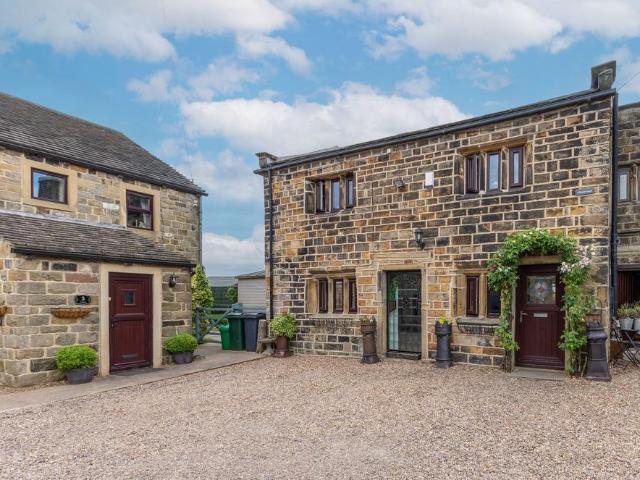 2 bedroom link detached house for sale