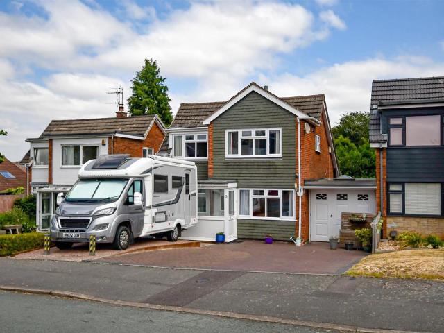 2 bedroom link detached house for sale