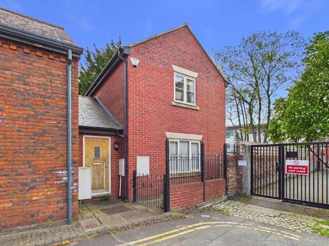 2 bedroom link detached house for sale