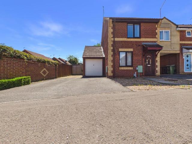 2 bedroom link detached house for sale