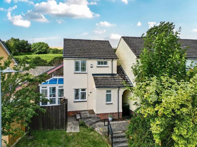 2 bedroom link detached house for sale