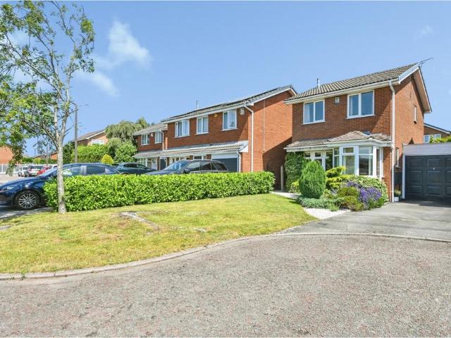 2 bedroom link detached house for sale