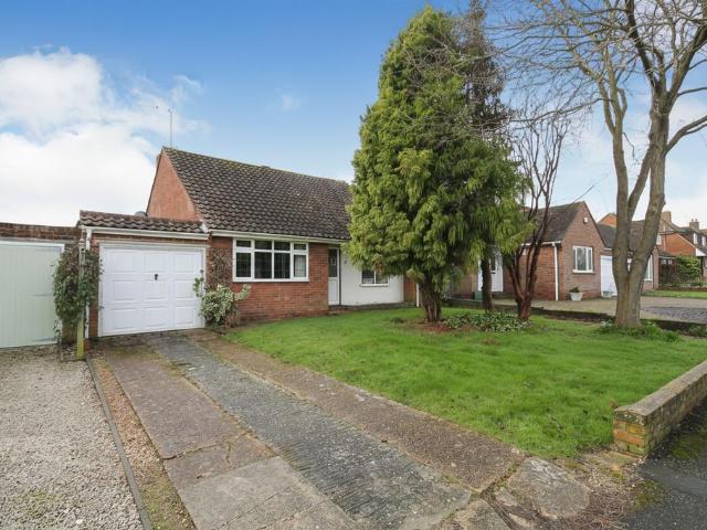 2 bedroom link detached house for sale