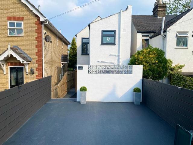 2 bedroom link detached house for sale