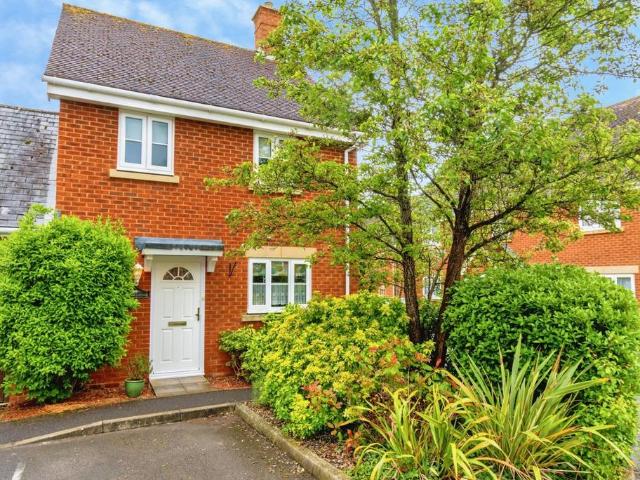 2 bedroom link detached house for sale