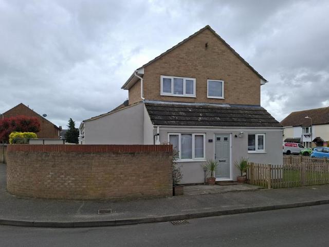2 bedroom link detached house for sale