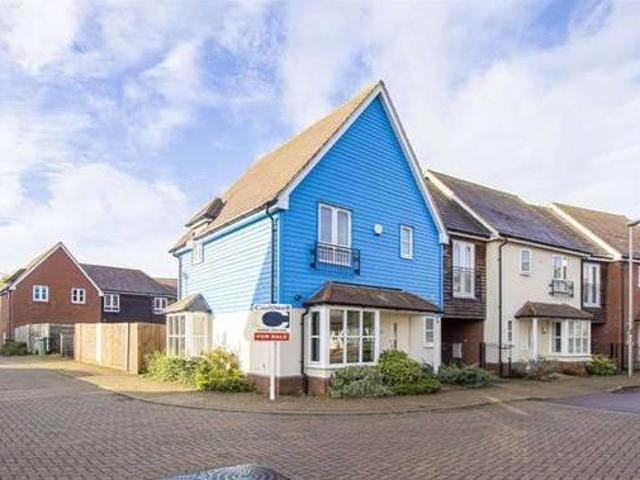 2 bedroom link detached house for sale in Tyhurst Middleton Milton Keynes Bucks MK10