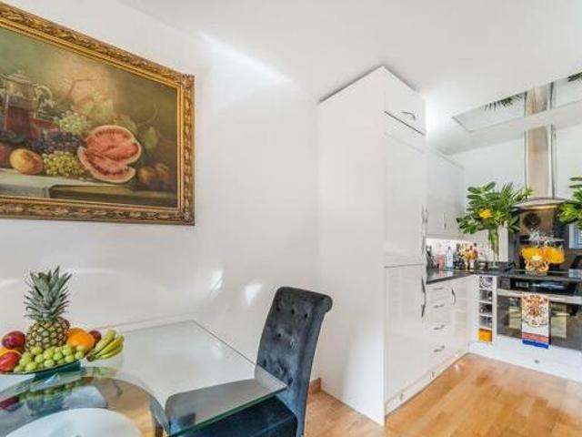 2 Bedroom Link Detached House For Sale In Berkshire