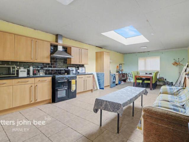 2 bedroom link detached house for sale in Bleak Place, Burslem, ST6 2QL, ST6