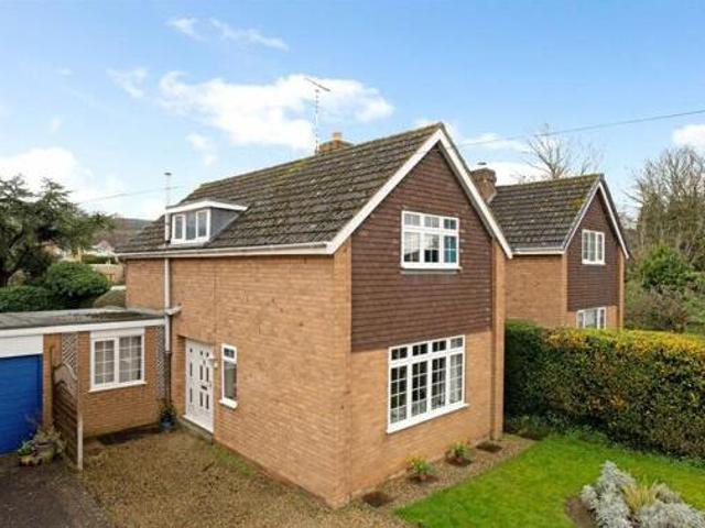 2 Bedroom Link Detached House For Sale In Broadway, Worcestershire