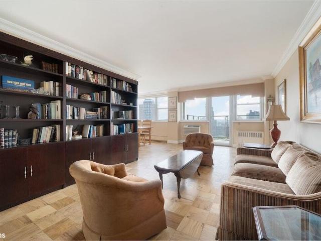 2 bedroom luxury Apartment for sale in Brooklyn Heights, Brooklyn, New York
