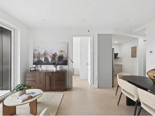 2 bedroom luxury Apartment for sale in Queens, New York