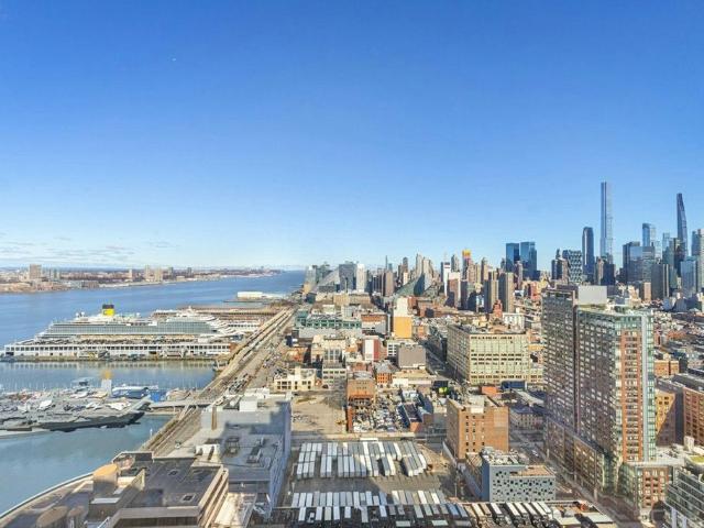 2 bedroom luxury Flat for sale in Midtown West, Manhattan, New York