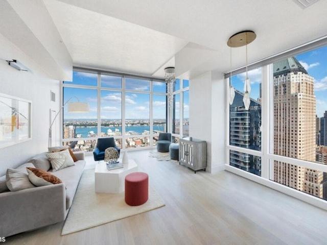 2 bedroom luxury Flat for sale in Midtown West, United States