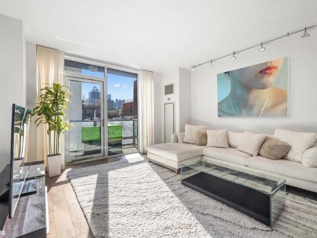 2 bedroom luxury Flat for sale in Midtown West, United States
